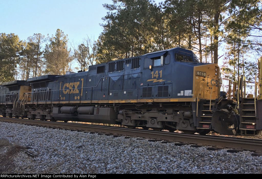 CSX 141 runs third